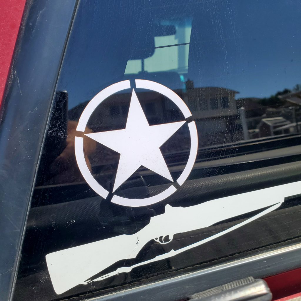 Thompson Vinyl Sticker – U.S. WWII Sub Machine Gun – SERVICE OF SUPPLY