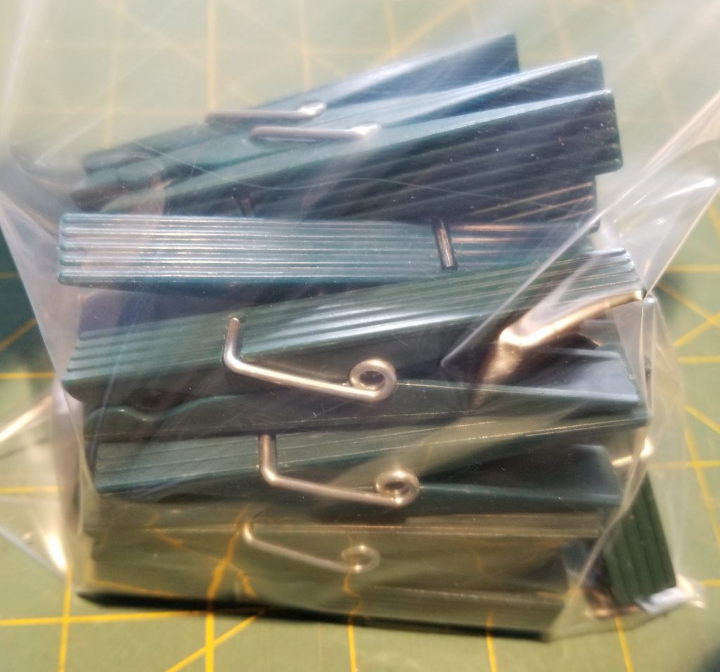 Vintage Clothes Pins, Green Plastic 1960-1970s – SERVICE OF SUPPLY